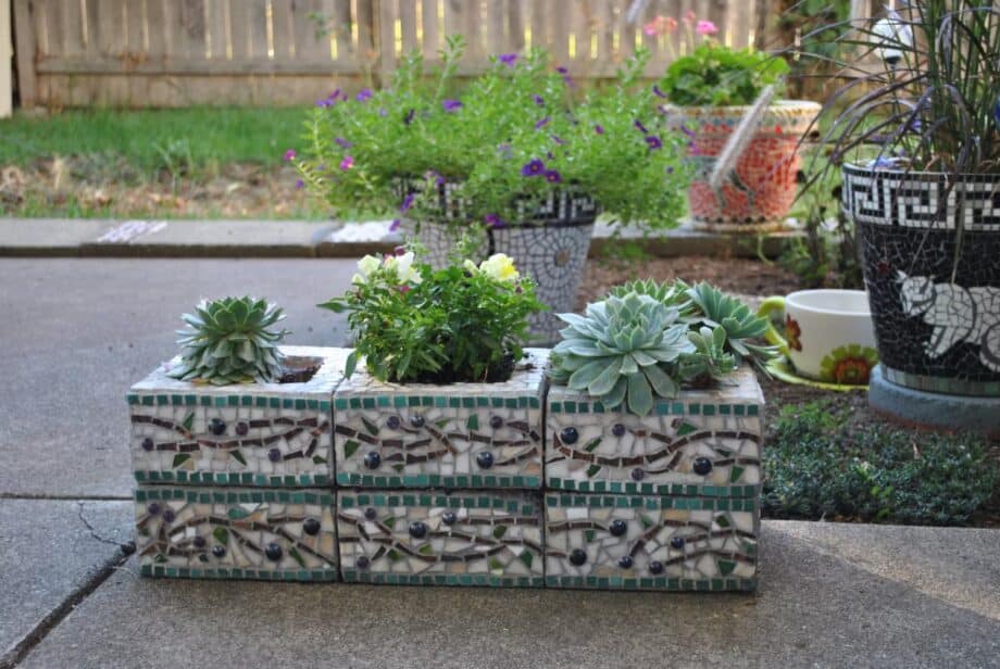 20 Ingenious DIY Cinder Block Garden Ideas - Enthralling Gumption