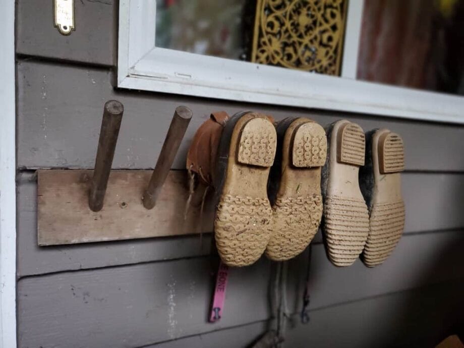 20 Creative DIY Boot Rack Ideas - Enthralling Gumption